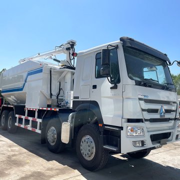 SINOTRUK HOWO 8X4 Field Mixed Loading ANFO Explosive Truck